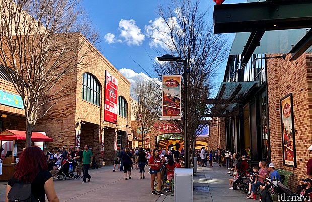 The incredibles の期間限定新エリア「Municiberg 」でエドナやヒーロー達と握手！